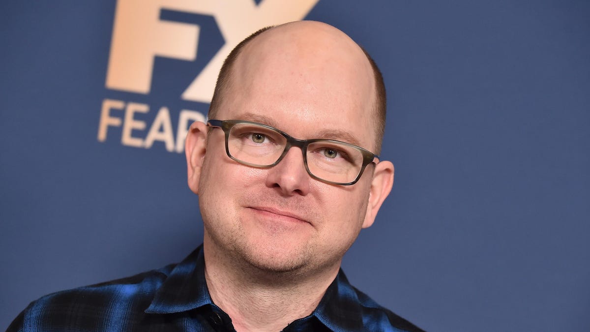 Mark Proksch nous parle de l'année très étrange de Colin Robinson sur ...